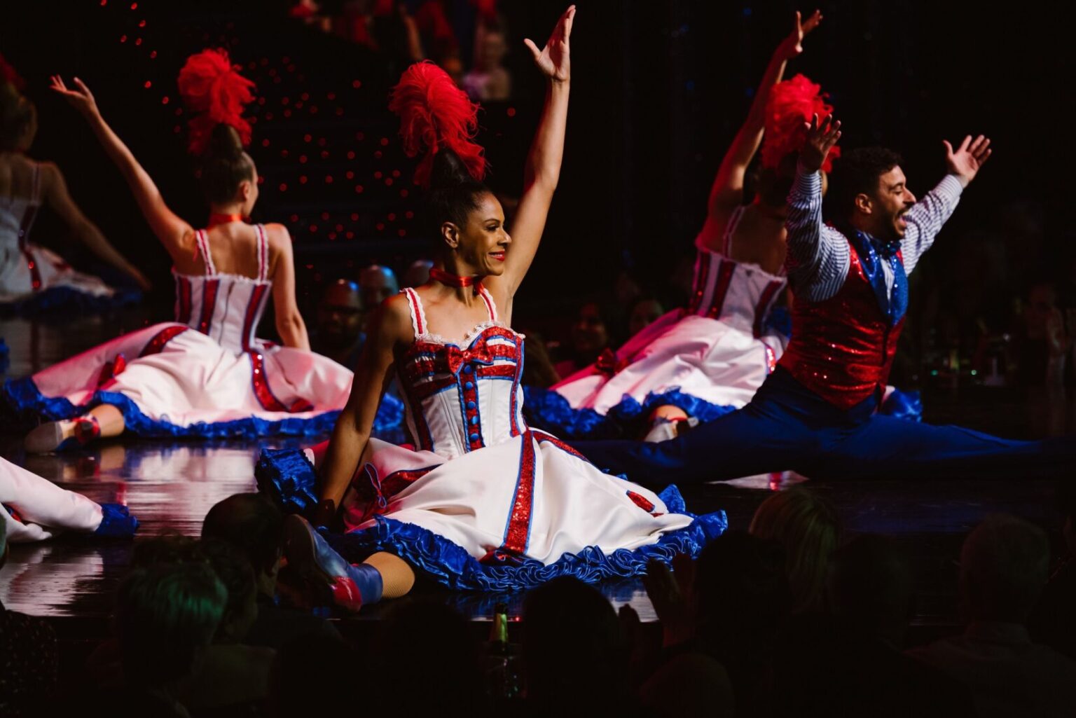 Dancer and mother: behind the scene of the Moulin Rouge - Moulin Rouge